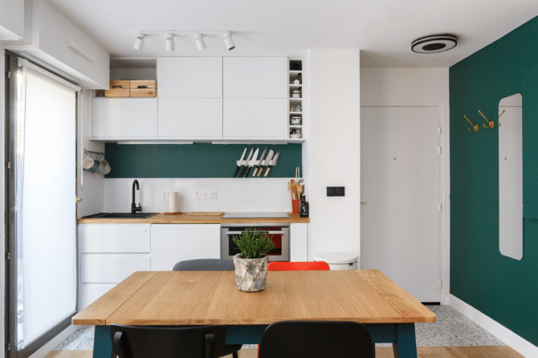 Vert bouteille : 10 pièces qui ont magnifié cette couleur - hemea - Le blog